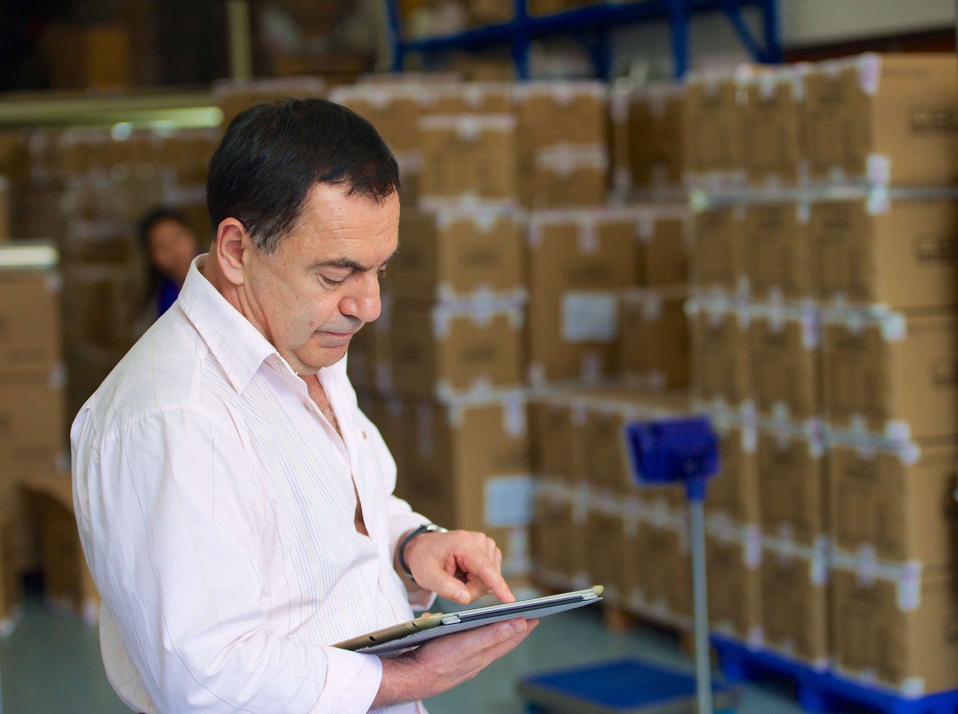 4 Ways to Improve Inventory Management with an Industrial Tablet