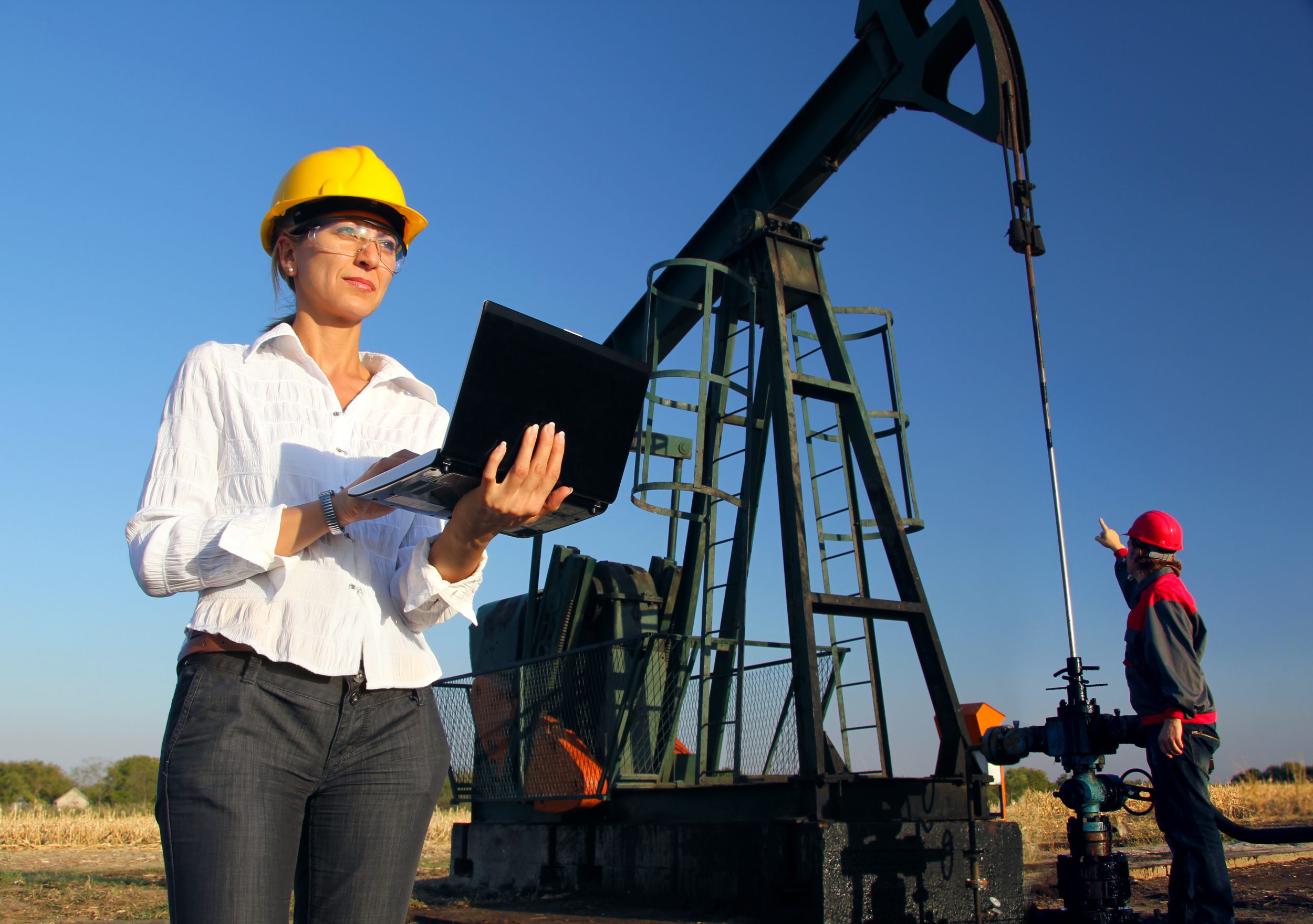 Harnessing Computer Technology for Success in the Oil and Gas Industry - Cybernet Blog